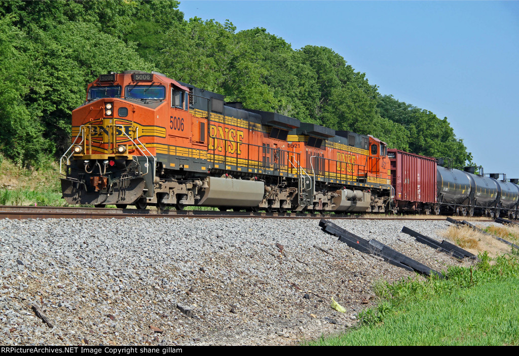 BNSF 5006 Waits for a EB empty coal train!